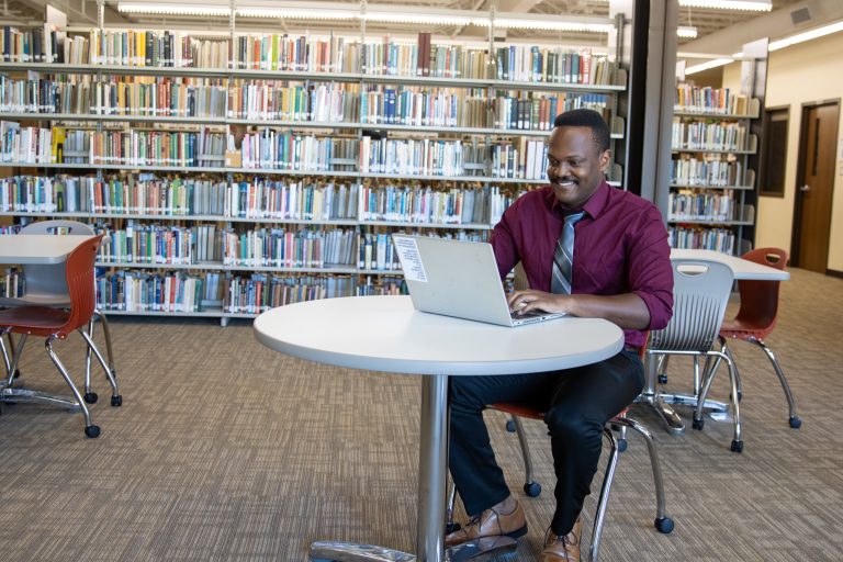 Evening & Online Accelerated Adult Classes | MACU